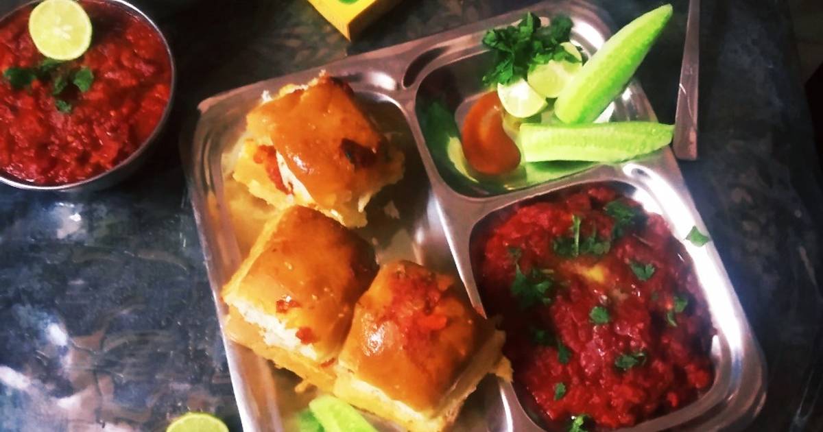 Buttery Creamy pav baji with masala toast pav Recipe by Shivani gori ...