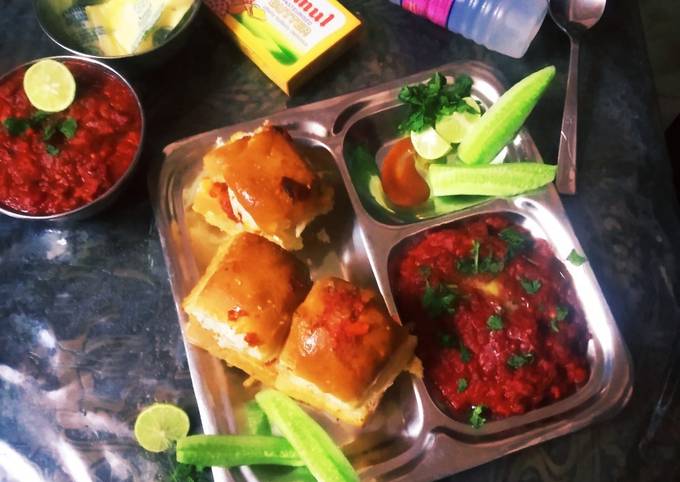 Buttery Creamy pav baji with masala toast pav Recipe by Shivani gori ...