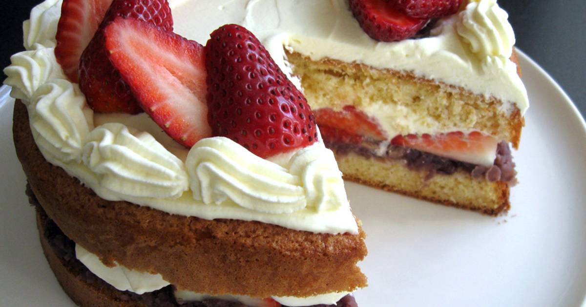 Strawberry & Azuki Cake Recipe by Hiroko Liston - Cookpad