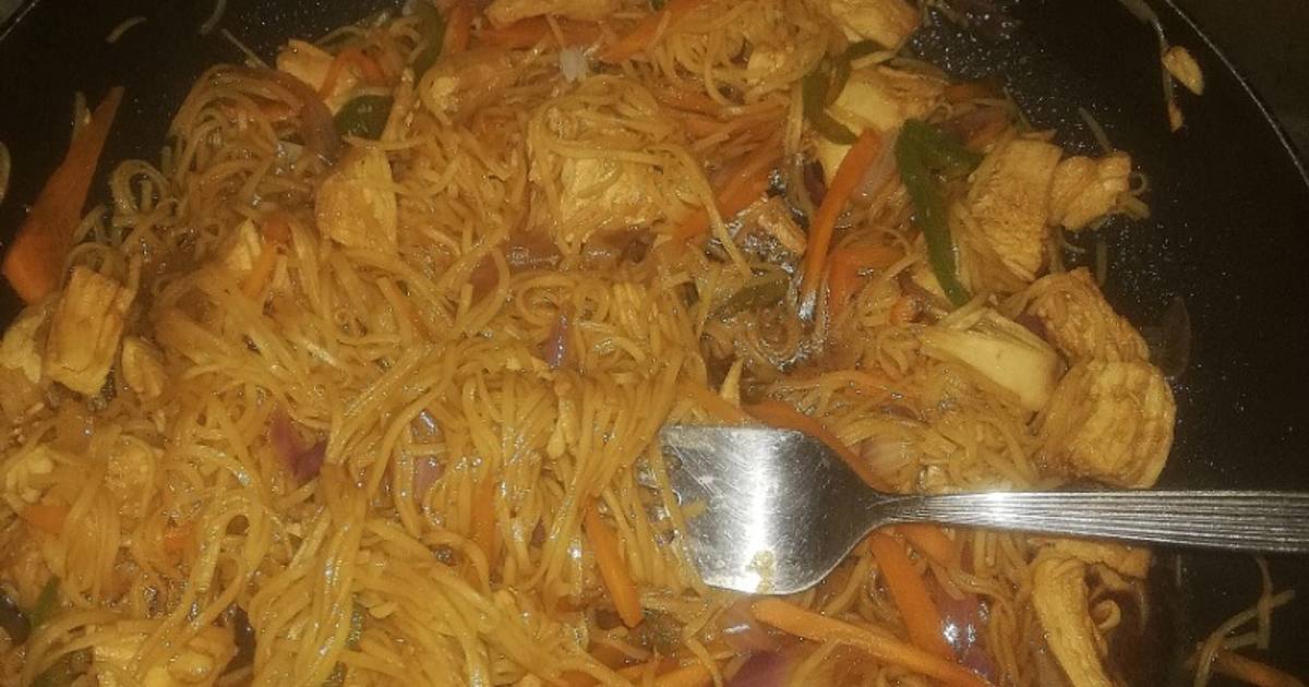 Tallarín con pollo y salsa de soja Receta de Jazmin Roxana Tomala Pozo ...