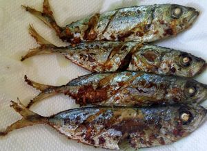 Resep ikan goreng katombo rumahan enak dan mudah - Cookpad