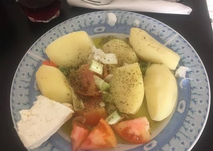 Βραστές πατάτες, αυγά και ντοματοσαλάτα Συνταγή από τον/την Στέλλα ...