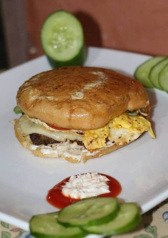 Cheezy Mutton patties burgers Recipe by Maryam Shakoor - Cookpad