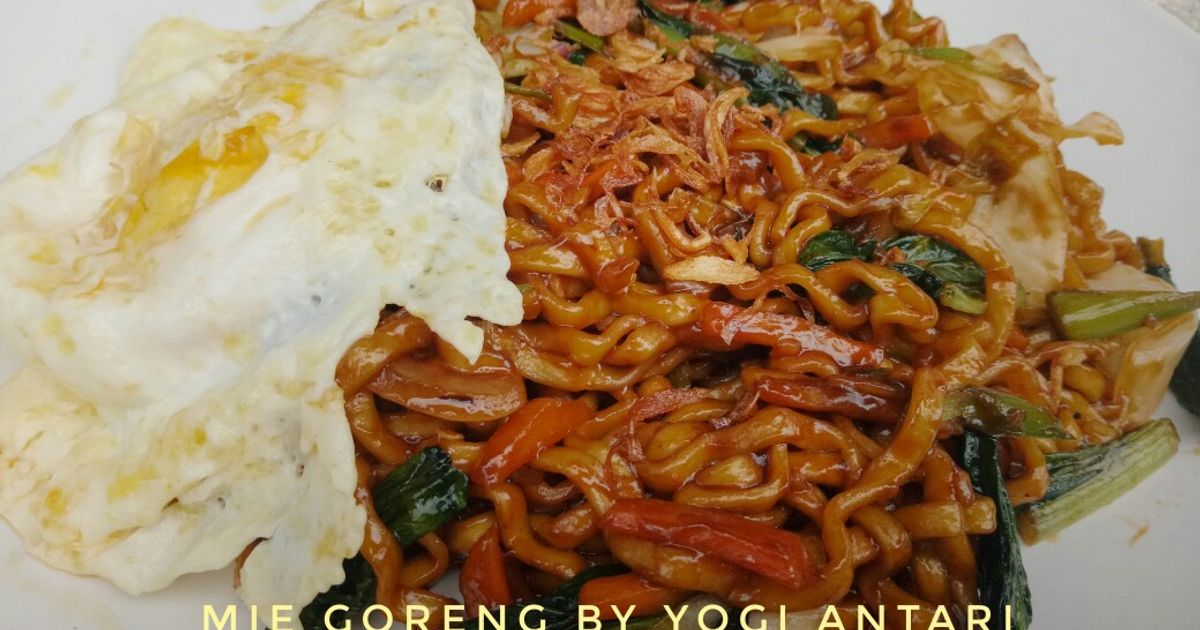 Resep Mie Goreng Pedas Manis oleh Yogi Antari - Cookpad