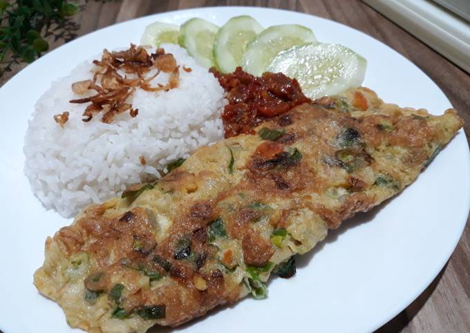 Resep PECEL TELUR (Telur Dadar ala Pecel Lele) oleh Bulbul Kitchen 🍅 ...