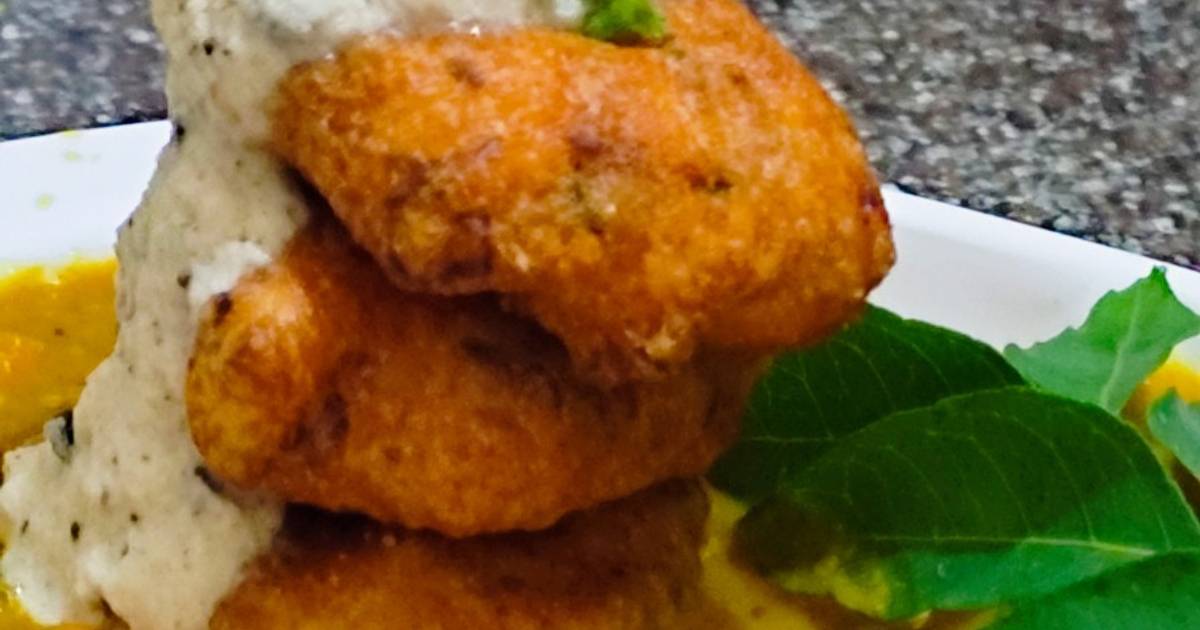 Medu vada sambar and coconut chutney Recipe by Winkle Joshi - Cookpad