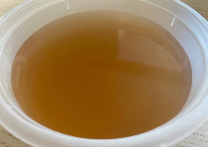 Resep Kuah Kaldu Sayur dari sayuran tidak terpakai oleh ekitchen - Cookpad