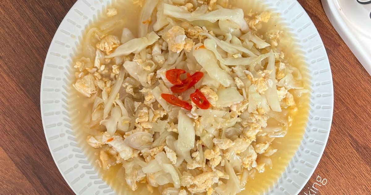 Resep Kubis Telur Kuah Simple oleh Pikapi Cooking 👩‍🍳 - Cookpad