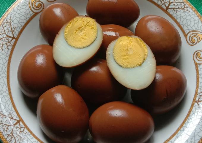 Resep Telur Bacem Teh Celup oleh Mama Kafa - Cookpad