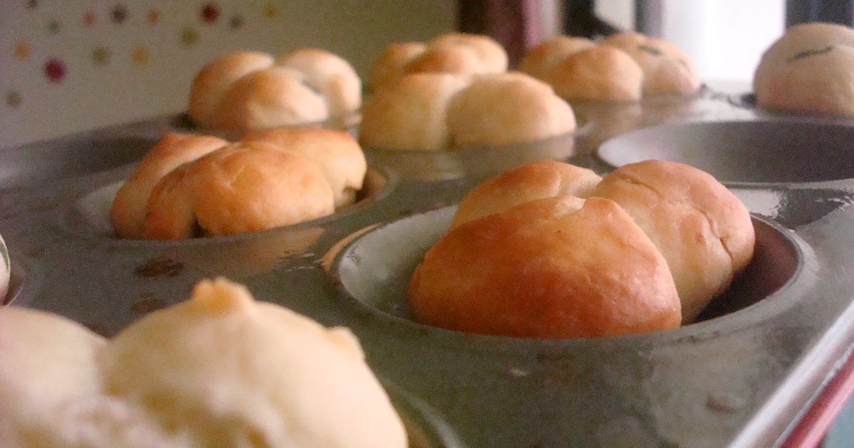 Clover Bread Recipe by Sanaa A'esha - Cookpad