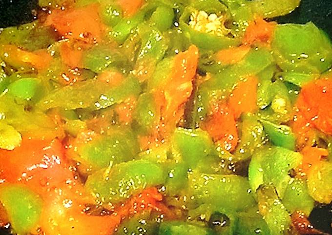 Shimla Mirch ki sabzi Recipe by Umme Yousuf - Cookpad