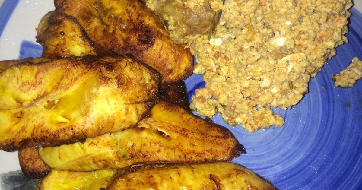 Fried Plantain/Dodo with Egg and Goat meat sauce Recipe by Ulunma ...