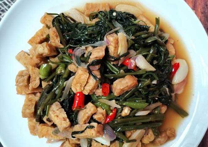Resep Oseng Kangkung Tempe Saus Tiram oleh Ferasty - Cookpad