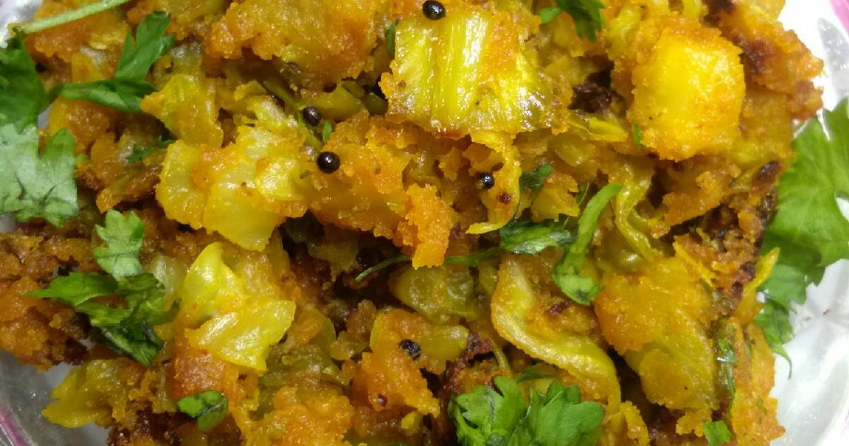 कोबी झुणका (kobi zhunka recipe in marathi) रेसिपी Supriya Thengadi ...