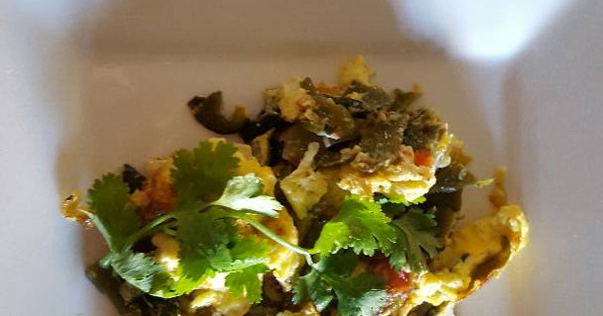 Huevos Con Rajas De Poblano Receta de j.floresdeulloa- Cookpad