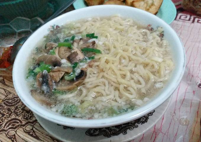 Resep Mie Kuah Jamur oleh Aloysia Yossy - Cookpad