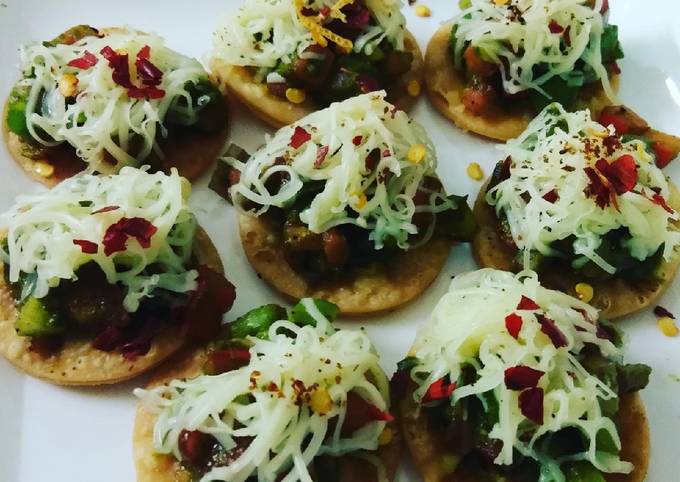 Mini puri pizza Recipe by khushboo doshi - Cookpad