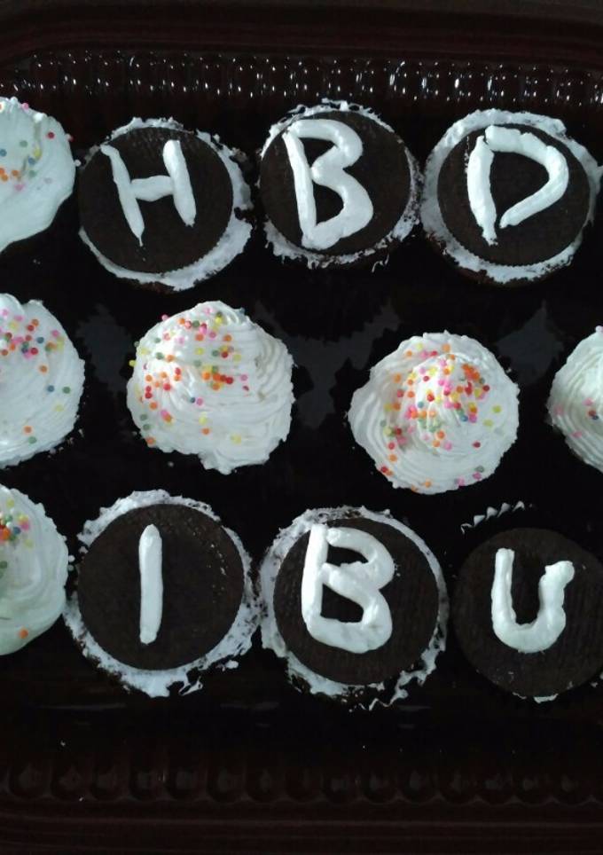Resep Super Easy & Simple Birthday Cupcake oleh Retno Nawangsih - Cookpad