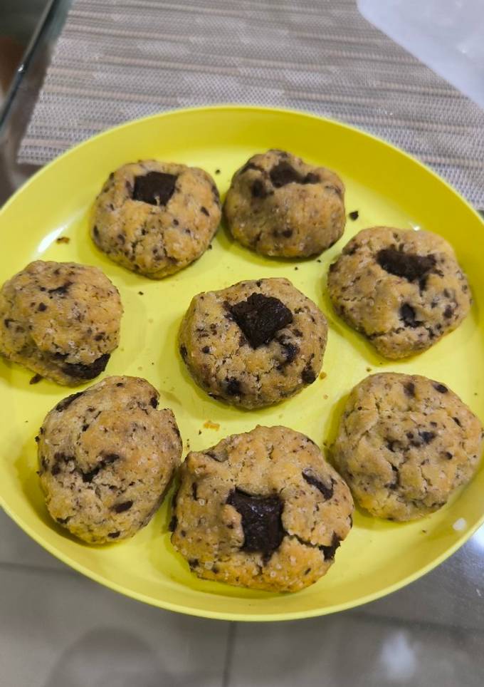 Resep Chocolate soft cookie Airfryer oleh Deena - Cookpad