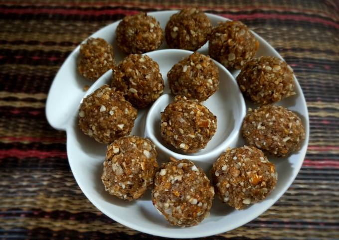 Gond Ladoo Recipe by Shital Muranjan - Cookpad