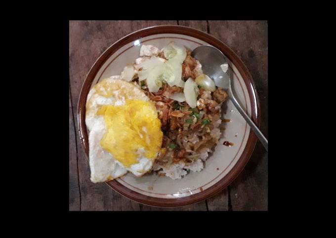 Resep Nasi Lengko Telur Mata Sapi oleh Mentariy28 - Cookpad