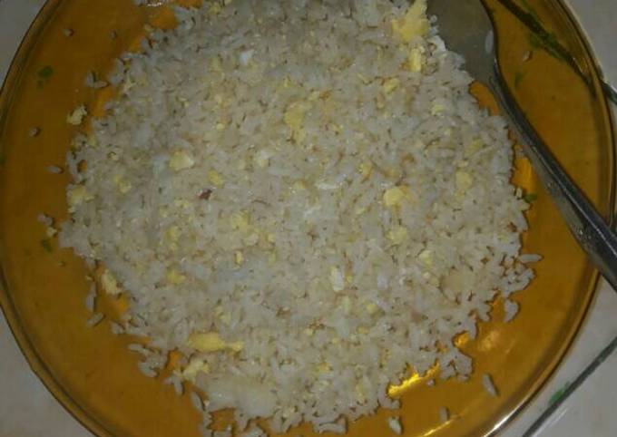 Resep Nasgor simple oleh febby laura - Cookpad