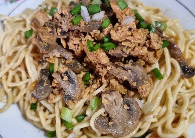 Resep Bakmie Karet Jakarta / Mie Ayam Jakarta oleh Michelle Virginia ...