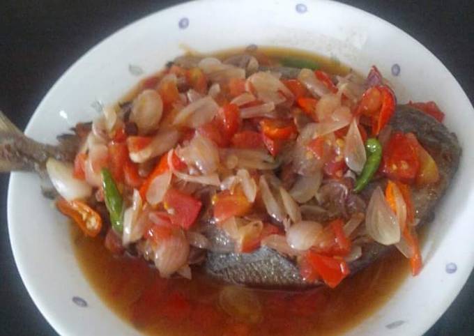 Resep Ikan bawal goreng bumbu tauco oleh Maey Chy - Cookpad