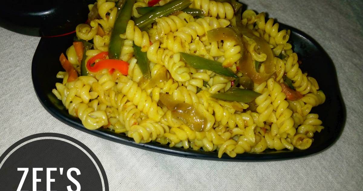 Fried macaroni girki daga Zee's Kitchen - Cookpad