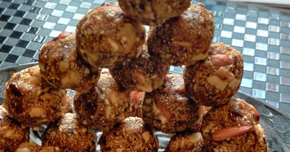 खजूर के लड्डू (Khajur Ke Ladoo Recipe In Hindi) रेसिपी बनाने की विधि in ...