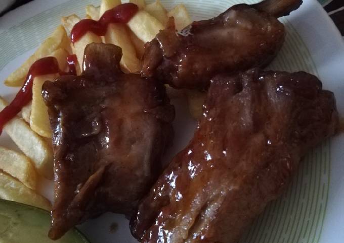 Costillitas de cerdo en salsa de BBQ Receta de Karol Rivas H- Cookpad