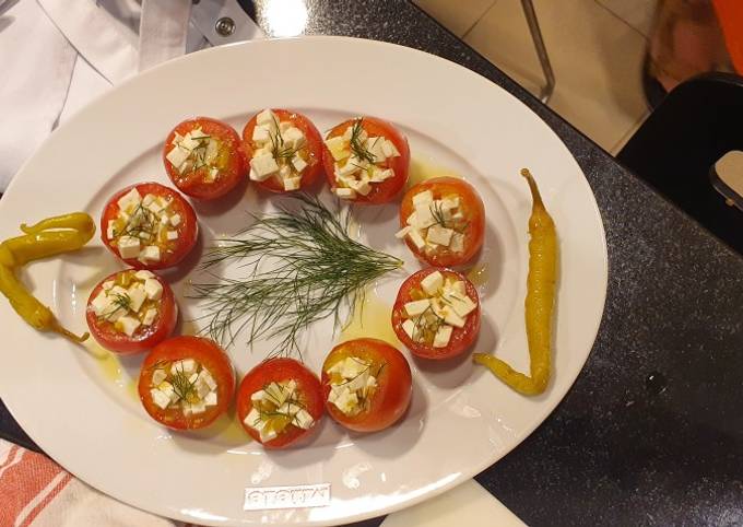 Tomatitos rellenos de queso y piparra Receta de Mari Pancorbo- Cookpad