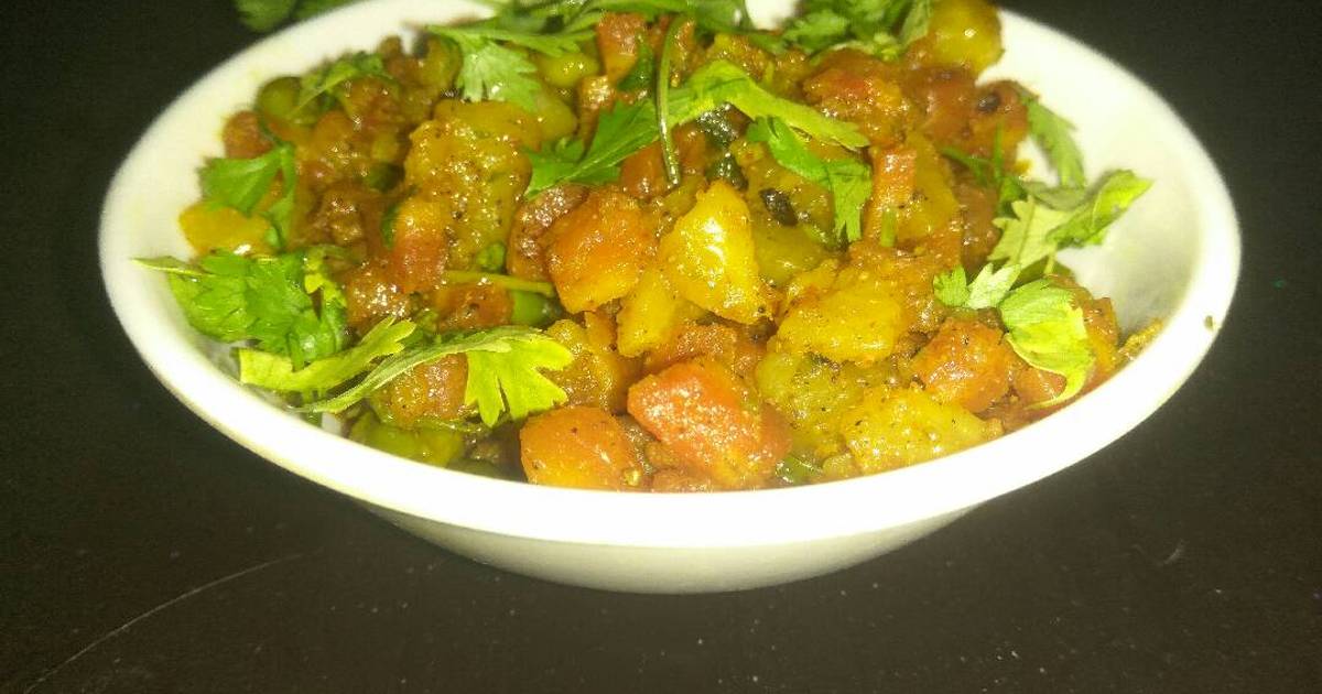Gajar aalo matar sabzi Recipe by Taru Sindhwani - Cookpad