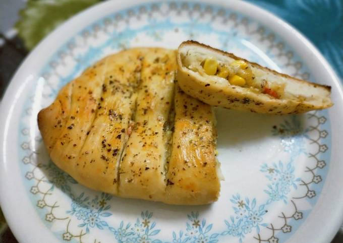 Stuffed garlic bread Recipe by Sunita Batra - Cookpad