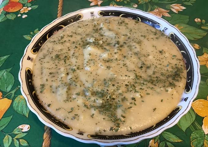 Semoule de blé fine façon purée au bouillon de bœuf et coriandre hachée ...