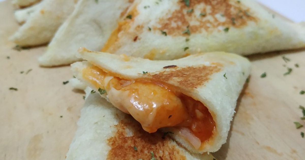 Resep Roti Sosis Segitiga oleh Kukilo Wati - Cookpad