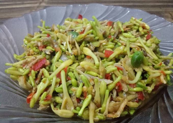 Resep Tumis bunga paya dan teri oleh Lusi Caolin - Cookpad