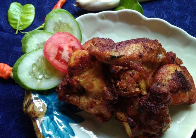 Resep Ayam goreng bumbu kuning oleh Mutiarisa - Cookpad