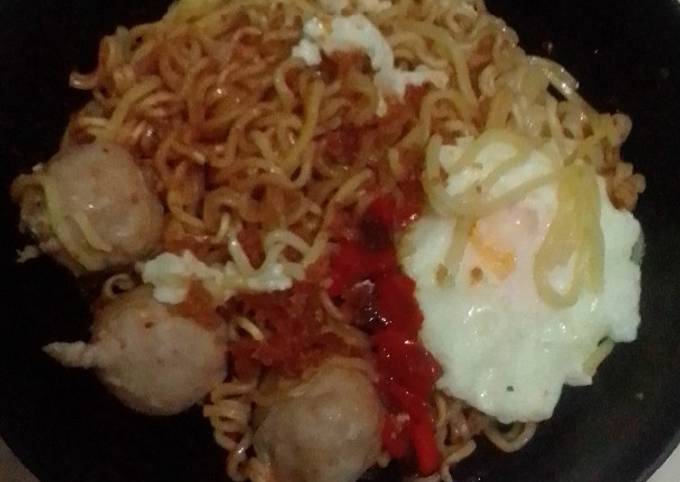 Resep Mie Goreng Bakso Telur Abon Pedas Mantab oleh Tridominanti ...