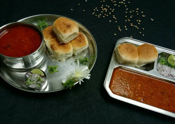 Moth daal/beans curry Recipe by Rupali Kolvekar - Cookpad