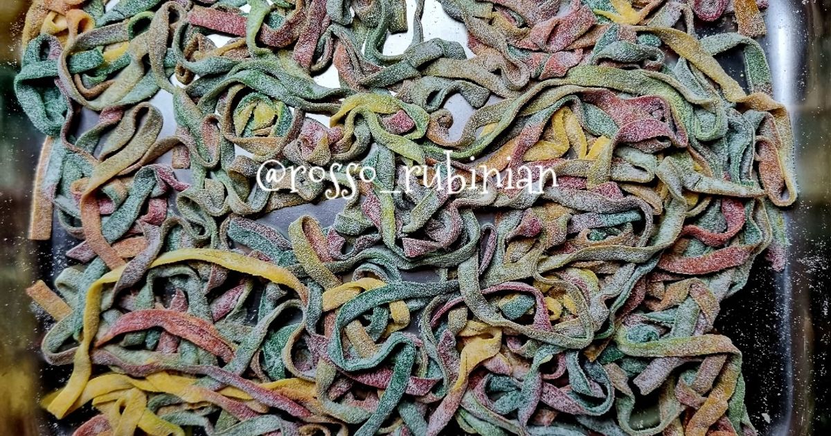 Ricetta Fettuccine Multicolor di rosso rubinian - Cookpad