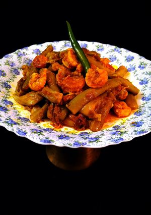 Shila Dey Mandal দ্বারা চিংড়ি মাছ দিয়ে কচুর লতি (Chingri Maach Diye ...