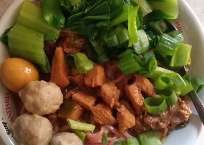 Resep Ayam topping mie ayam oleh Nurwyans afi nuzulia - Cookpad