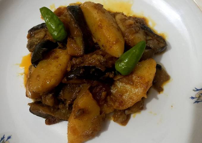 Aloo baingan 🥔🍆 Recipe by Kulsoom Bukhari - Cookpad