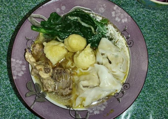 Resep Pangsit Bakso Kuah oleh Wahyuni Triyanna - Cookpad