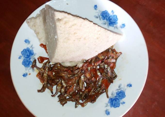 Fried omena with ugali Recipe by sarah kingori - Cookpad