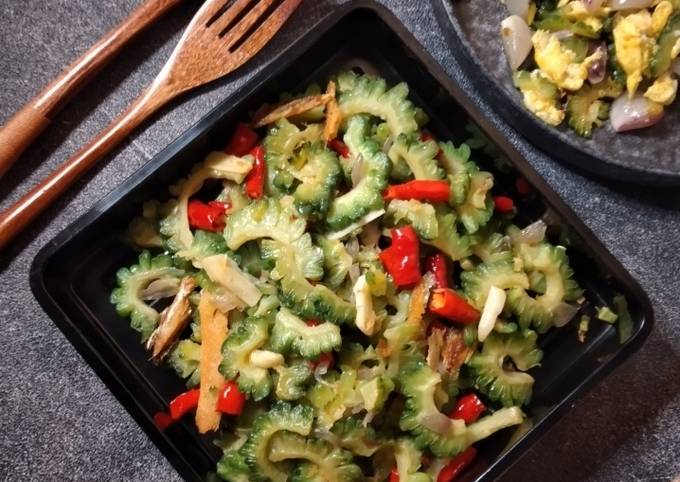 Resep Pare Tumis Ikan Asin oleh aniesaryono - Cookpad
