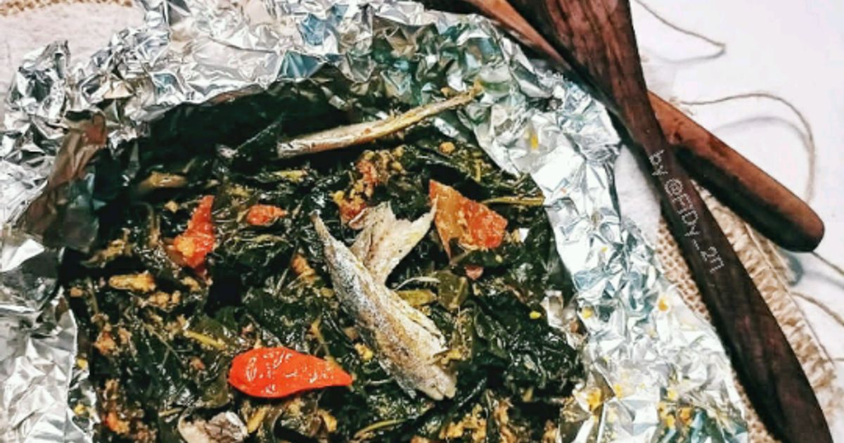Resep Pepesan Daun Pepaya Jepang Ikan Pindang oleh FiDy - Cookpad