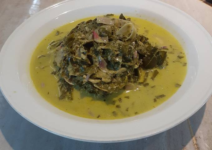 Resep Daun Ubi Tumbuk oleh Ade Oktrina Rahmi - Cookpad