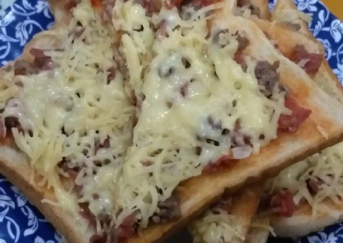 Resep Pizza Roti Tawar Sederhana oleh Nurraya - Cookpad